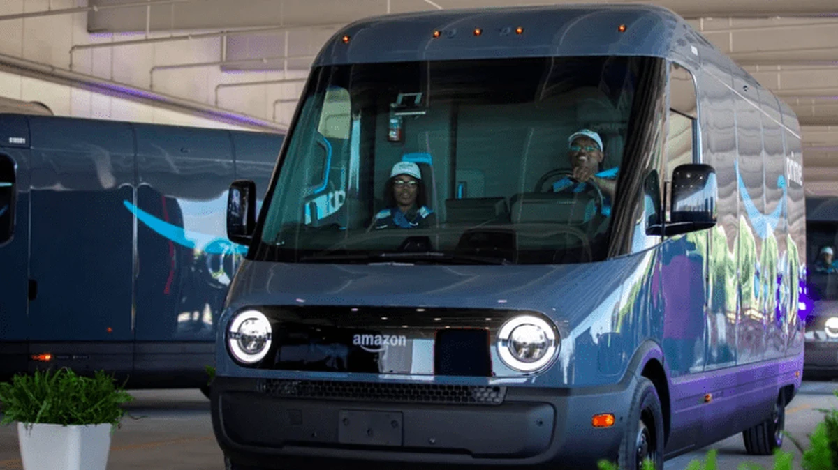 Amazon busca multiplicar su flota de autos eléctricos para entregas en ...