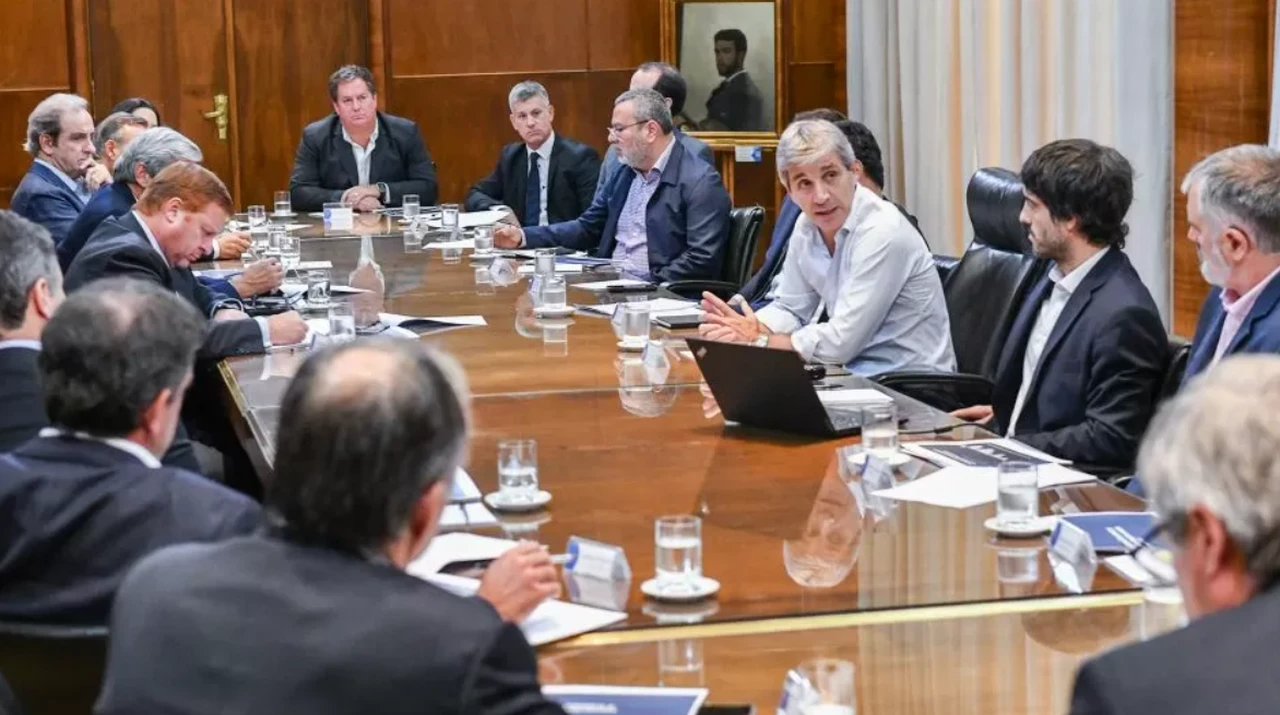 El urgente pedido que Luis Caputo les hizo a los CEO de Arcor y Coca Cola