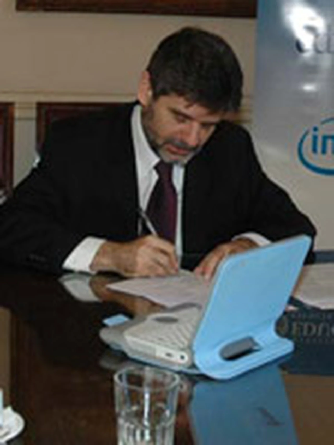 Inminente definición oficial sobre el modelo de laptop para escuelas