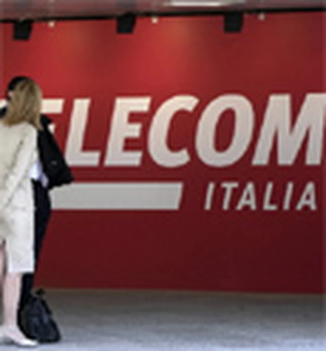 Telefónica negocia con bancos italianos su entrada en Telecom