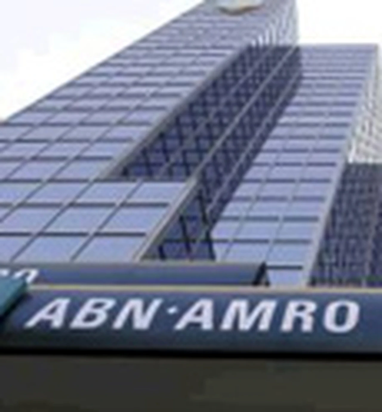 Liderados por Santander, bancos formalizan oferta por ABN Amro