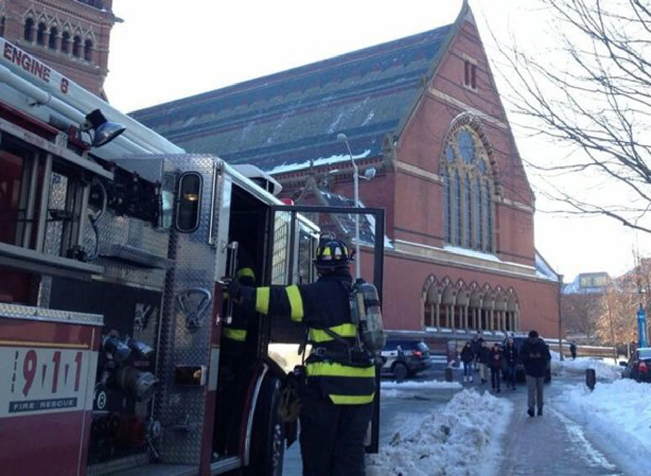 Evacuan la Universidad de Harvard en Estados Unidos por una amenaza de ...