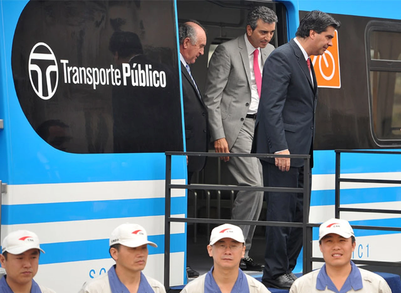 Capitanich y Randazzo presentaron el primer tren nuevo para renovar el ...