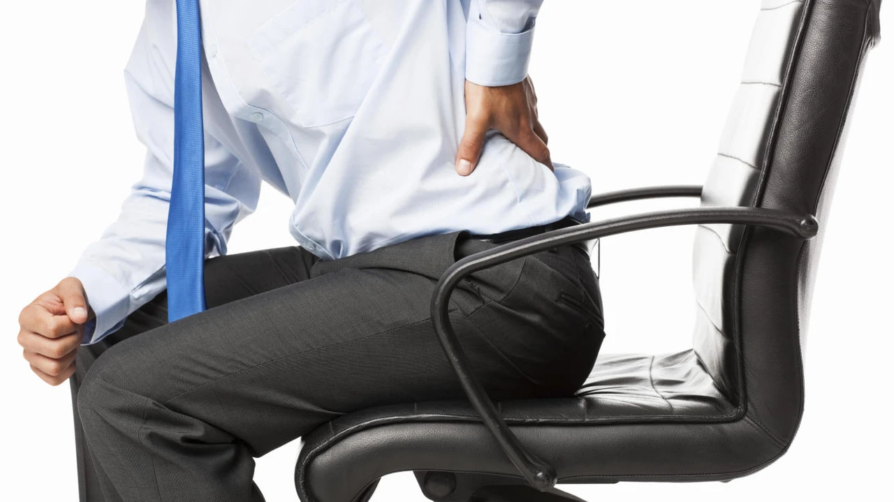Lumbalgia: cómo prevenirla en el trabajo y al dormir