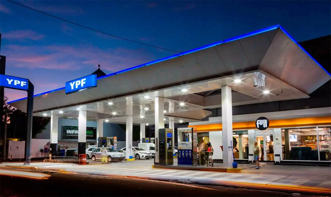 Cuáles son los DESCUENTOS de YPF ServiClub para AHORRAR en combustible