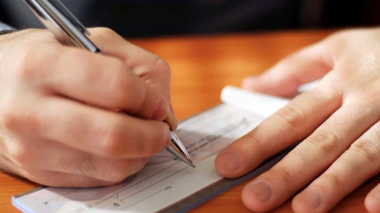 Cómo depositar un cheque por cajero: paso a paso