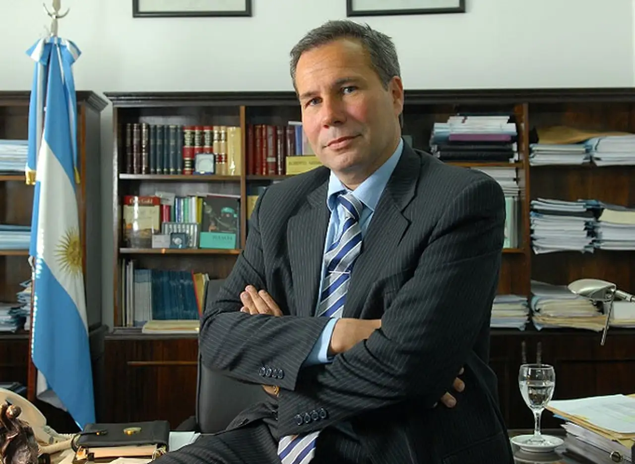 Caso Nisman: el perito de la familia dijo que el asesino se lavó en el baño