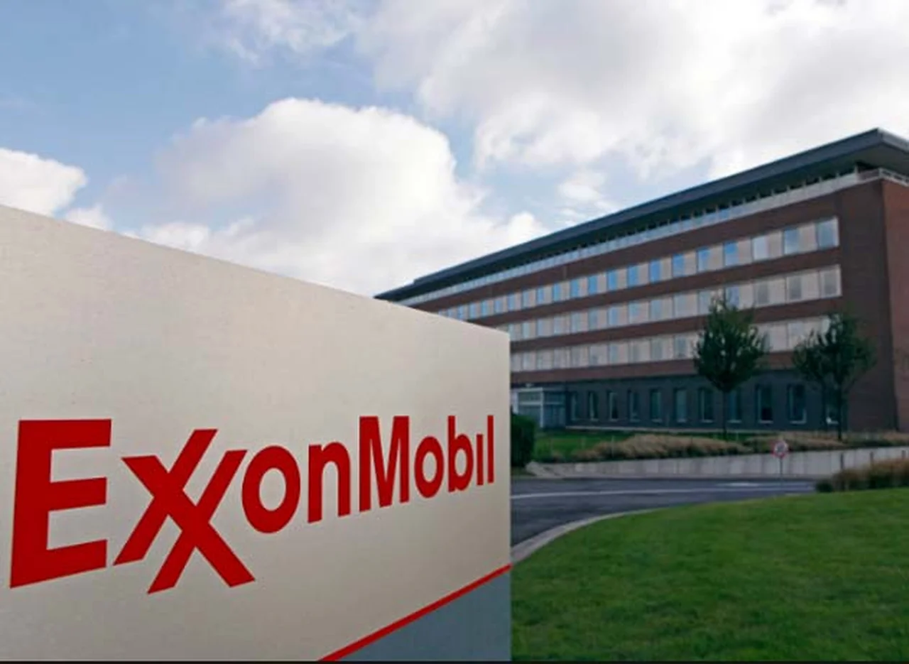 La disputa que enfrenta a los Rockefeller con ExxonMobil, la firma que ...