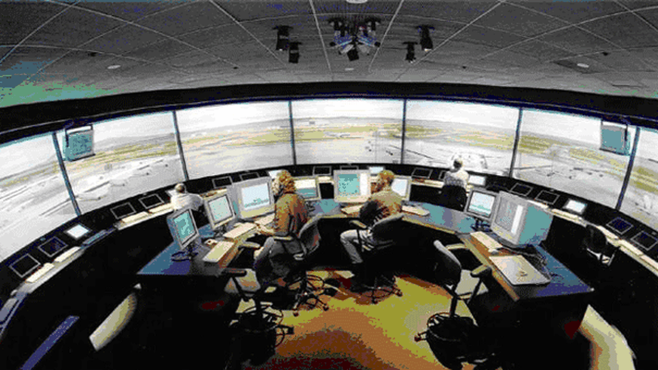 ¿Cómo funciona una "torre de control" informática en una empresa?