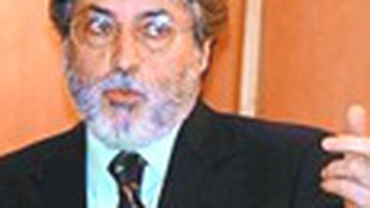 Abad aseguró que no está prevista una reforma tributaria