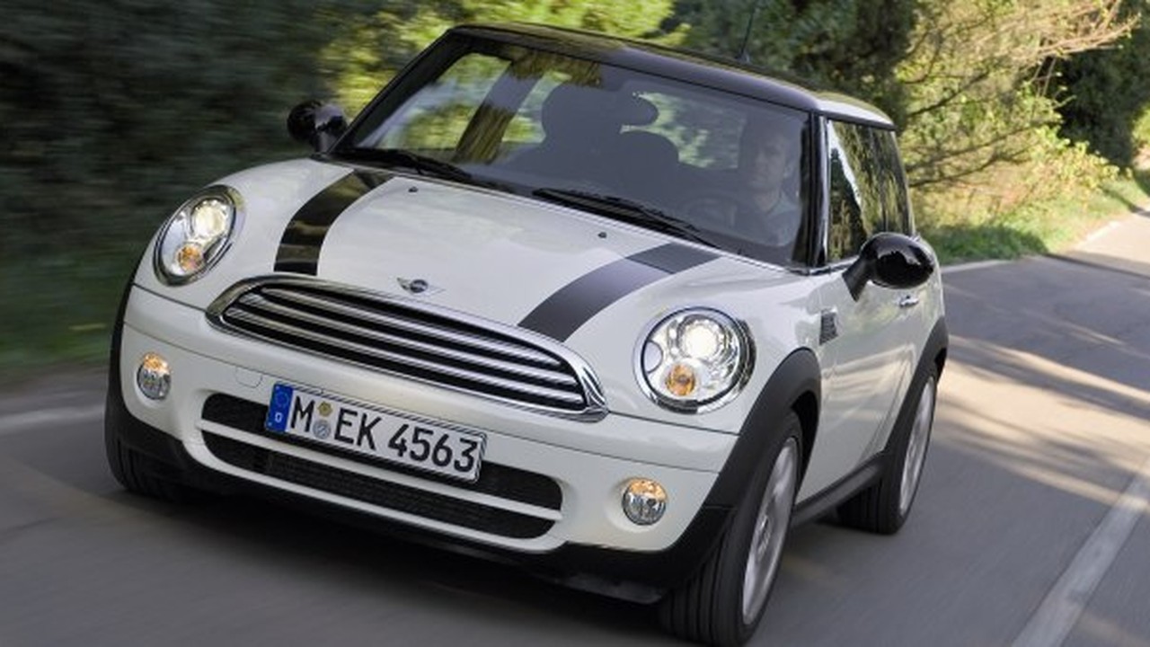 Mini Cooper: el pequeño cumple 50 años y lanza un nuevo modelo