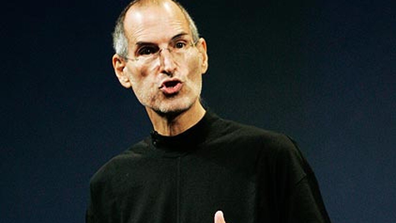 Paradoja: Steve Jobs con un sueldo mensual que sólo alcanza para un café