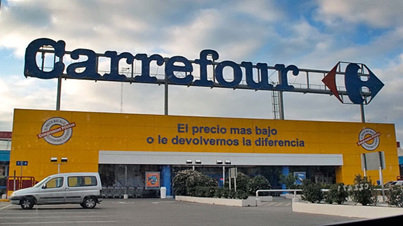 La cadena Carrefour analiza salir de América latina, según Le Monde