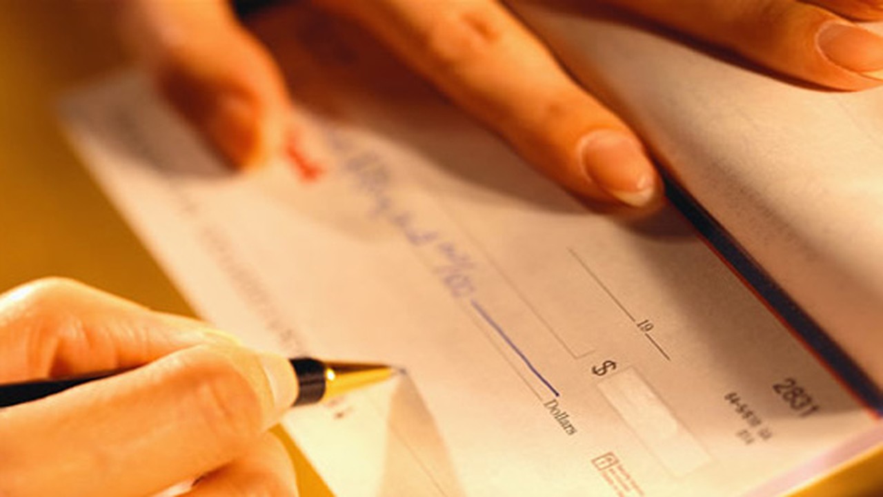 Quieren eximir del pago del impuesto al cheque a los particulares