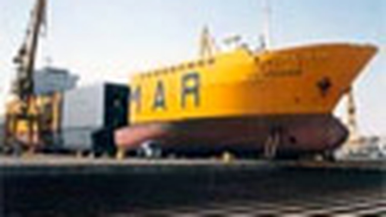 Firman un convenio para la construcción de 46 barcazas