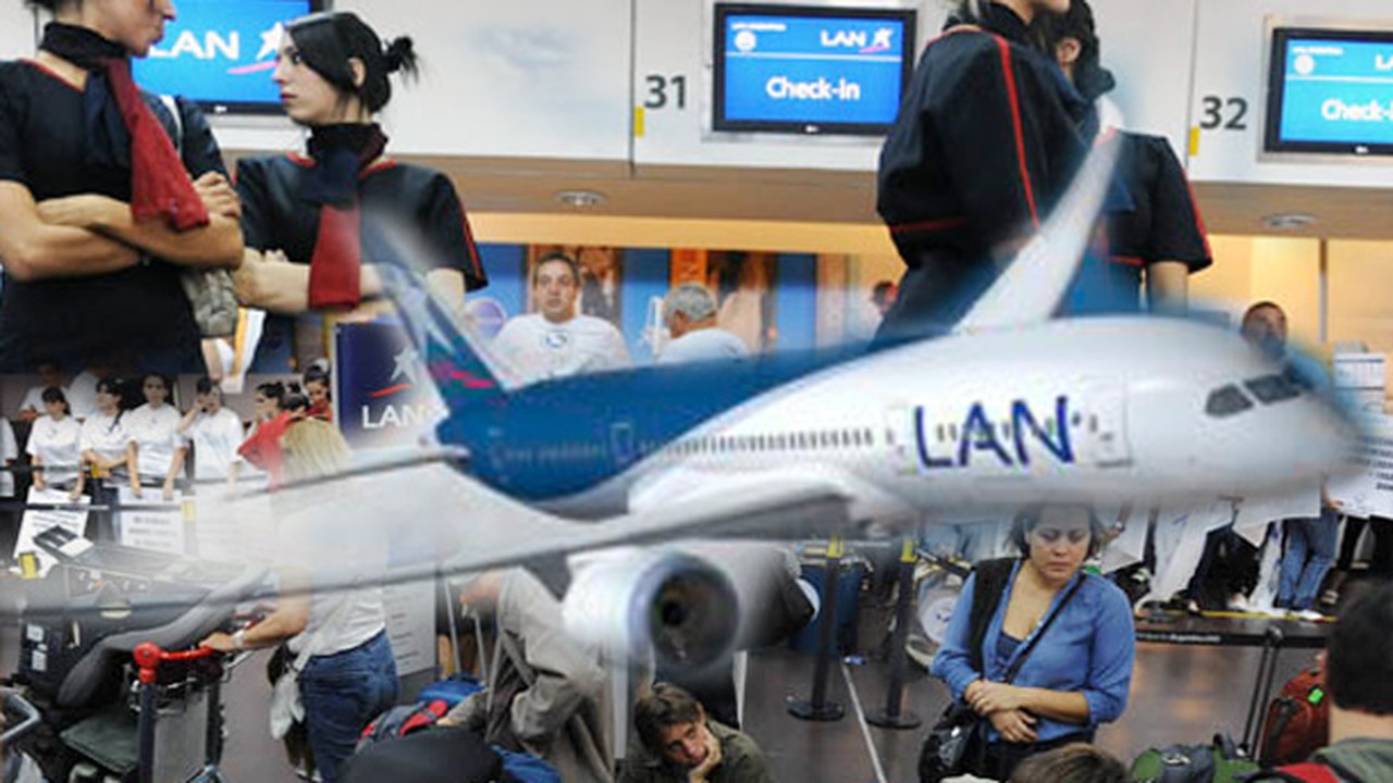 Las azafatas de LAN mantienen el paro en el aeropuerto de Ezeiza