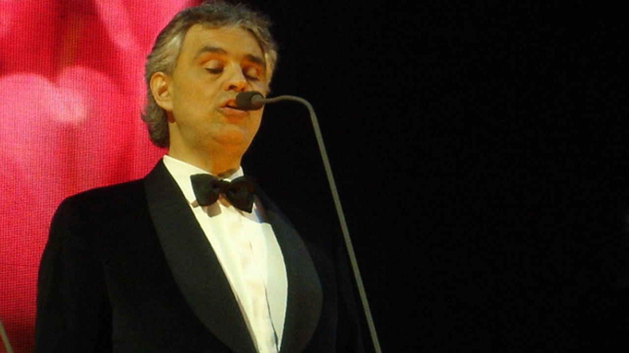 El tenor Andrea Bocelli conquistó Buenos Aires con su mágica voz