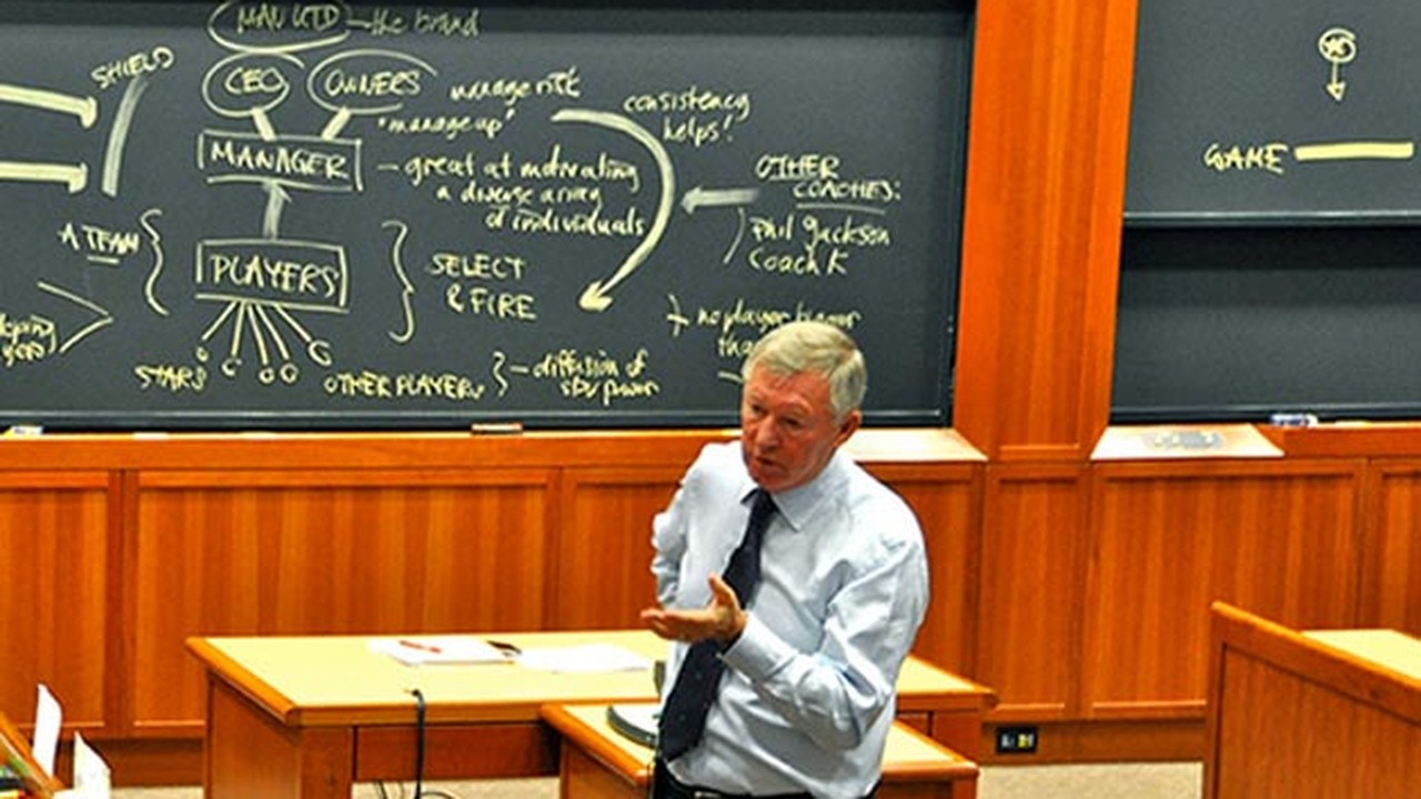 Sir Alex Ferguson, ex DT del Manchester United, es el nuevo profesor de ...