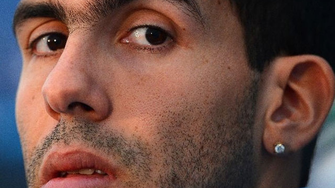 Tras el secuestro de su padre, Tévez agradeció el apoyo y pidió "luchar ...