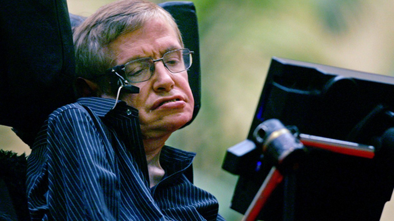 Stephen Hawking publicó en formato abierto su tesis doctoral y colapsó ...