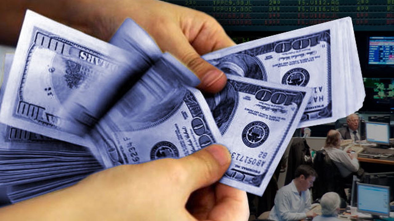 El blue "vale" menos de $18 y ya pierde 50 centavos frente a su máximo ...