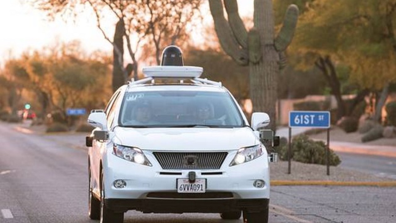 Fiat Chrysler y Google empiezan a trabajar en miniván autónoma