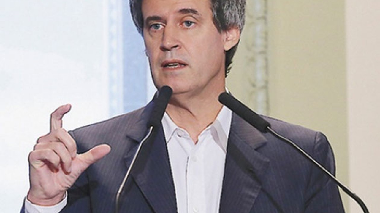 Prat Gay dijo que "hay signos de reactivación" en la economí­a y que ...