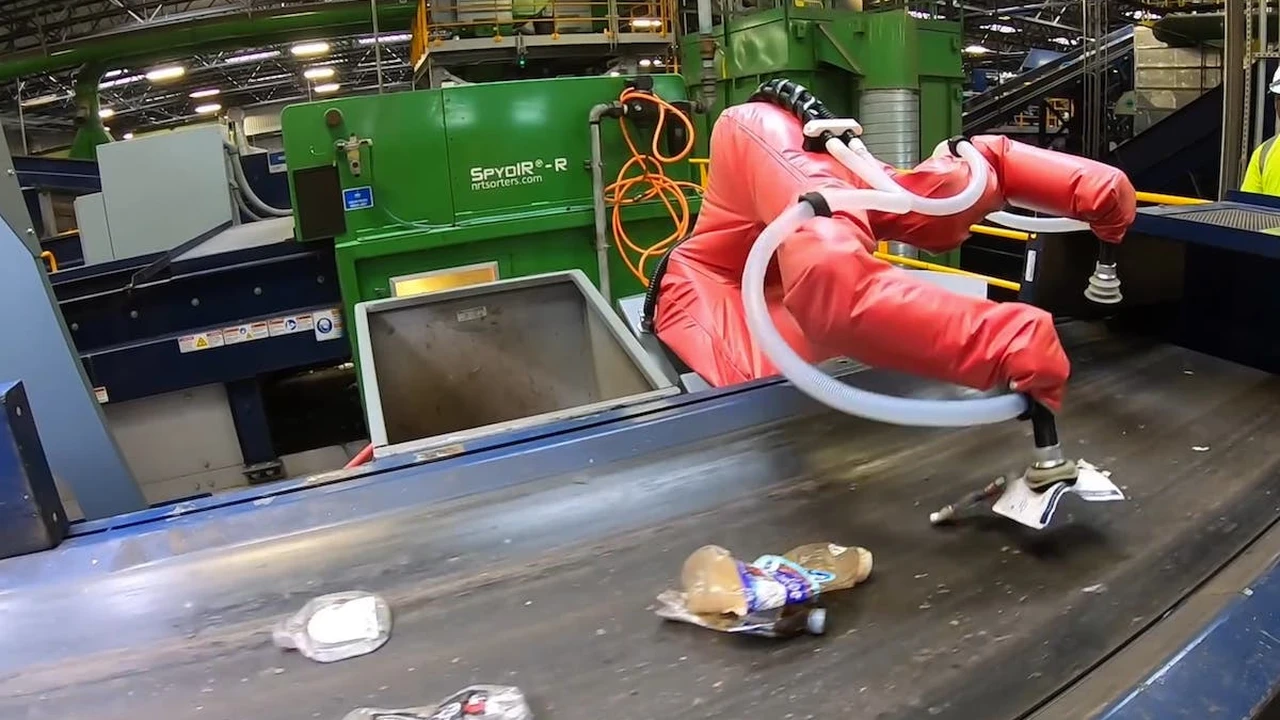 Video: este robot usa la inteligencia artificial para reciclar más y mejor