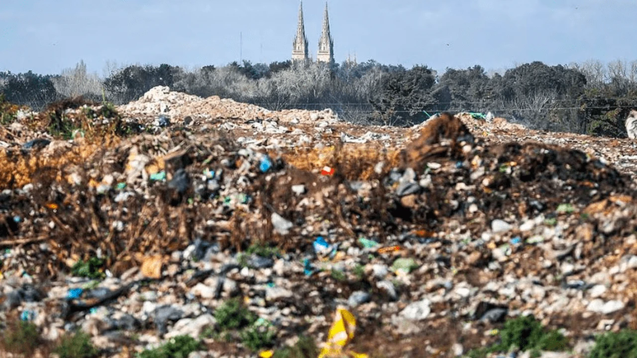 Vecinos frenaron el saneamiento del basural más grande de Argentina