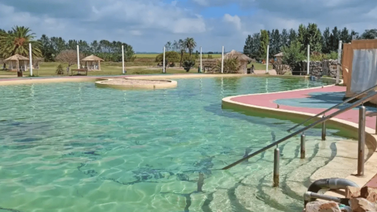 Escapada termal: el pueblo con aguas curativas y bosque encantado a ...