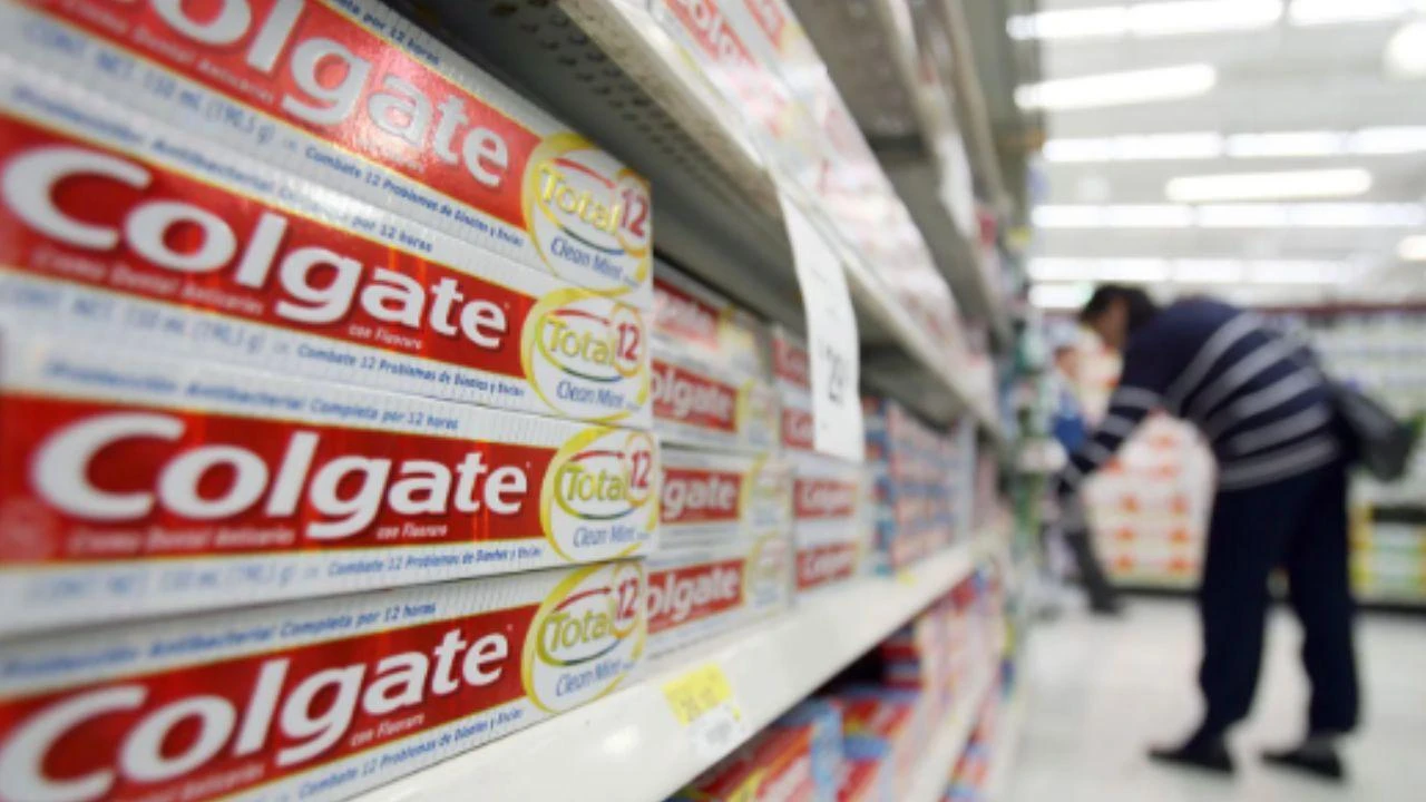 Colgate permite cambiar una pasta dental que está prohibida