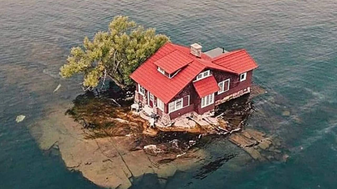Así es la isla habitada más pequeña del mundo: tiene una casa, árboles ...