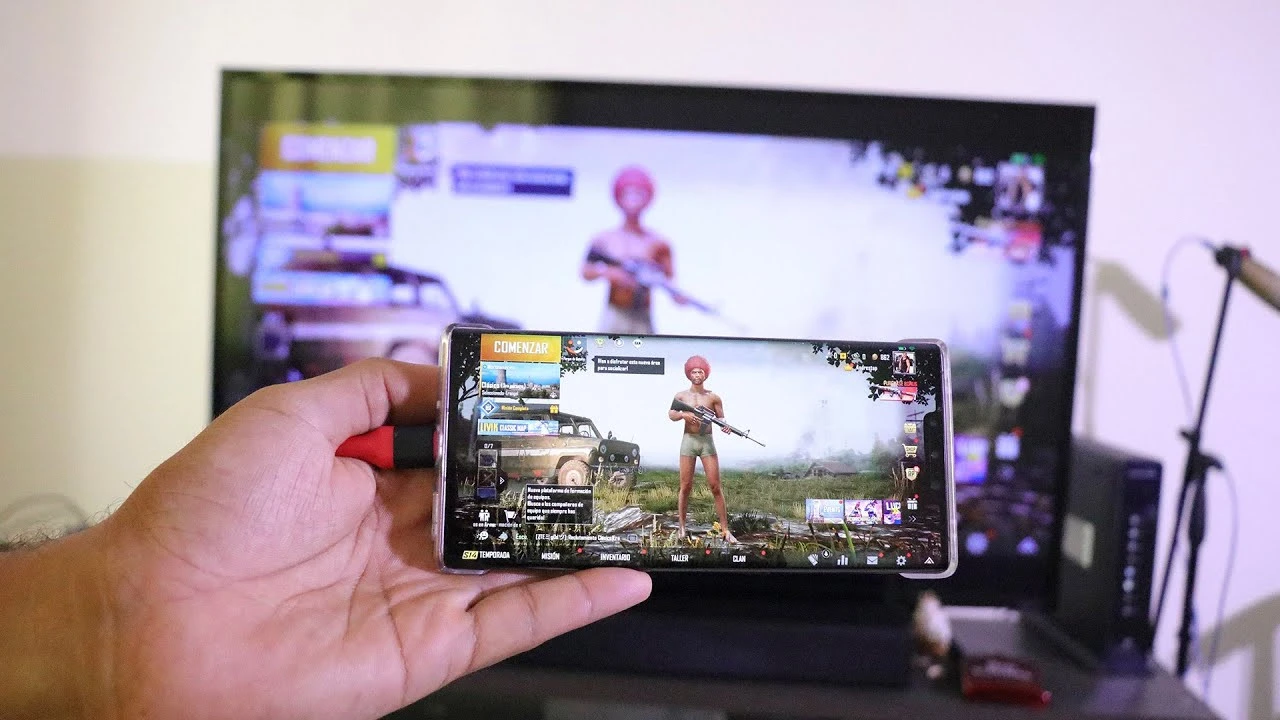 Cómo conectar tu celular a un proyector o TV