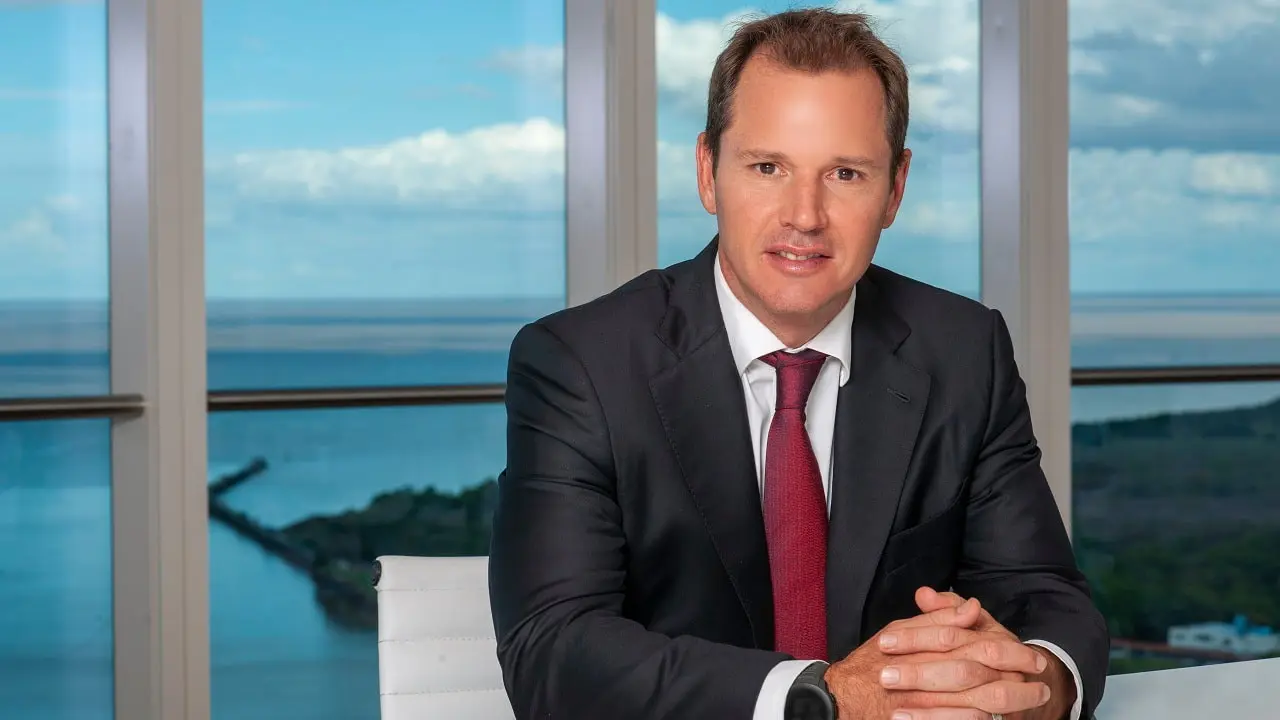 Jorge Brito vuelve a la presidencia de Genneia