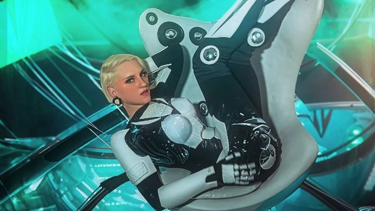 Una mujer se implantó un chip, se autopercibe robot y tiene sexo 