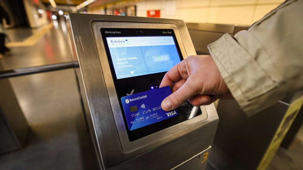 Cómo pagar el subte con el celular y tarjetas de crédito o débito