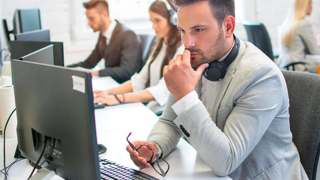 Equilibrio perfecto entre home office y presencial: qué prefiere en ...