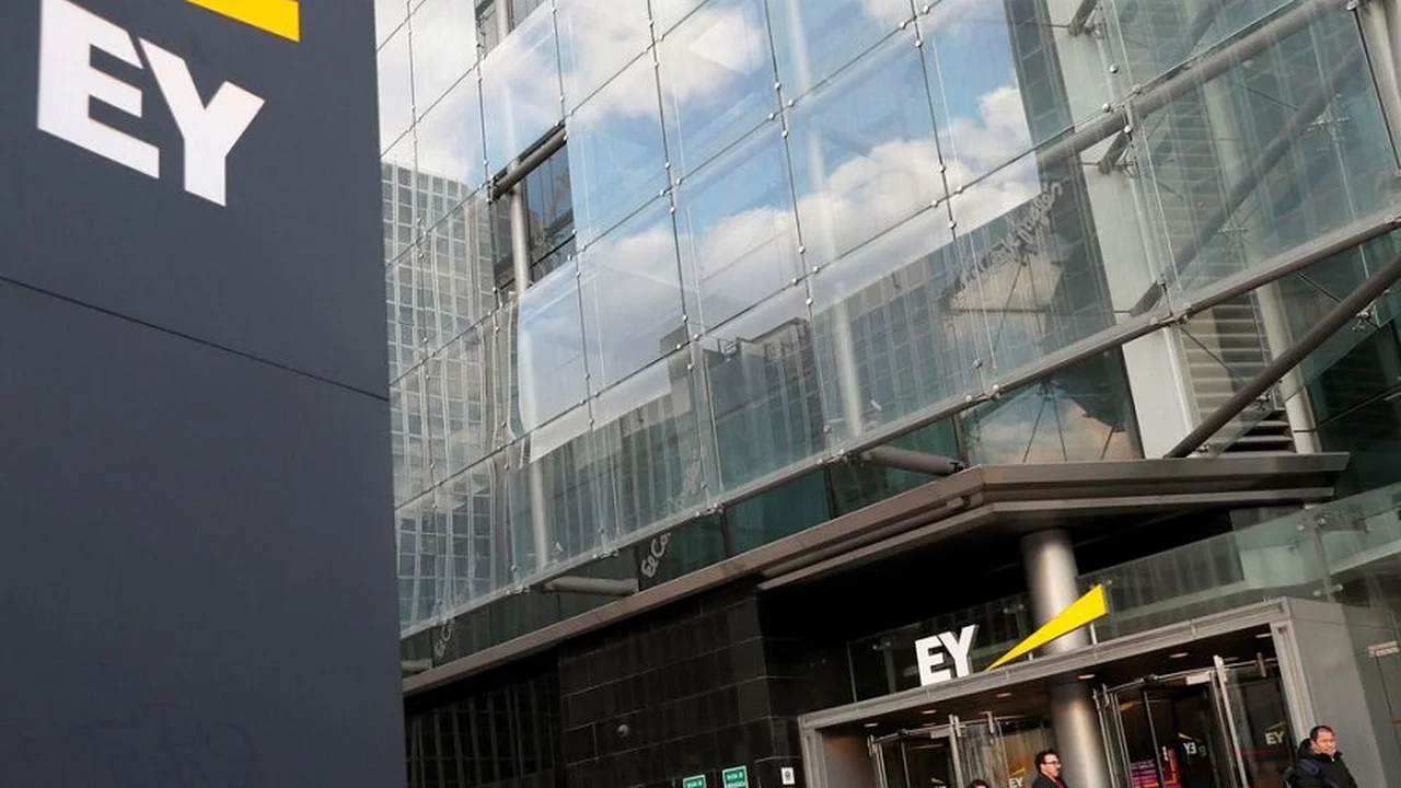 Los socios de EY votarán si separan auditoría y consultoría