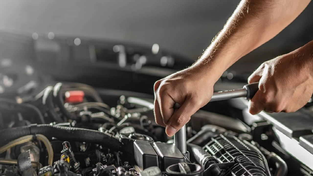 Tu mecánico NO quiere que sepas esto: cómo arreglar cada modelo de auto