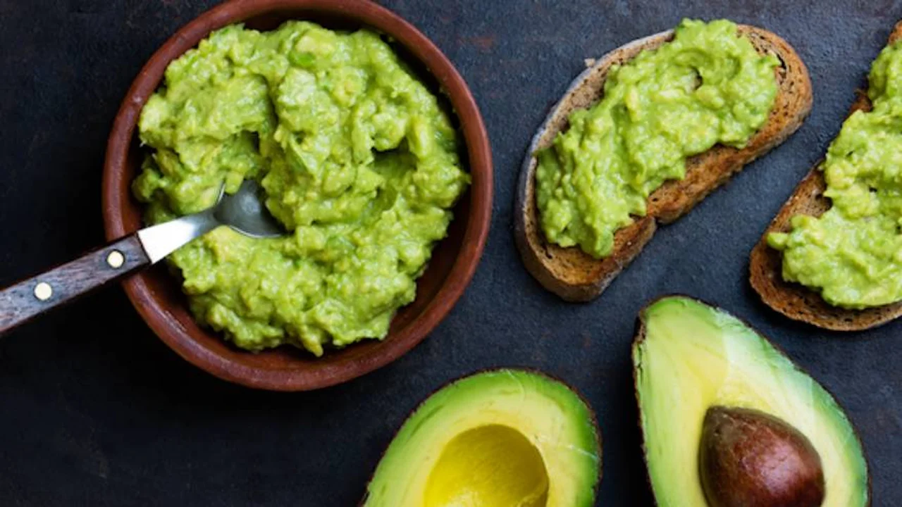 Cuáles son las propiedades y beneficios de la palta