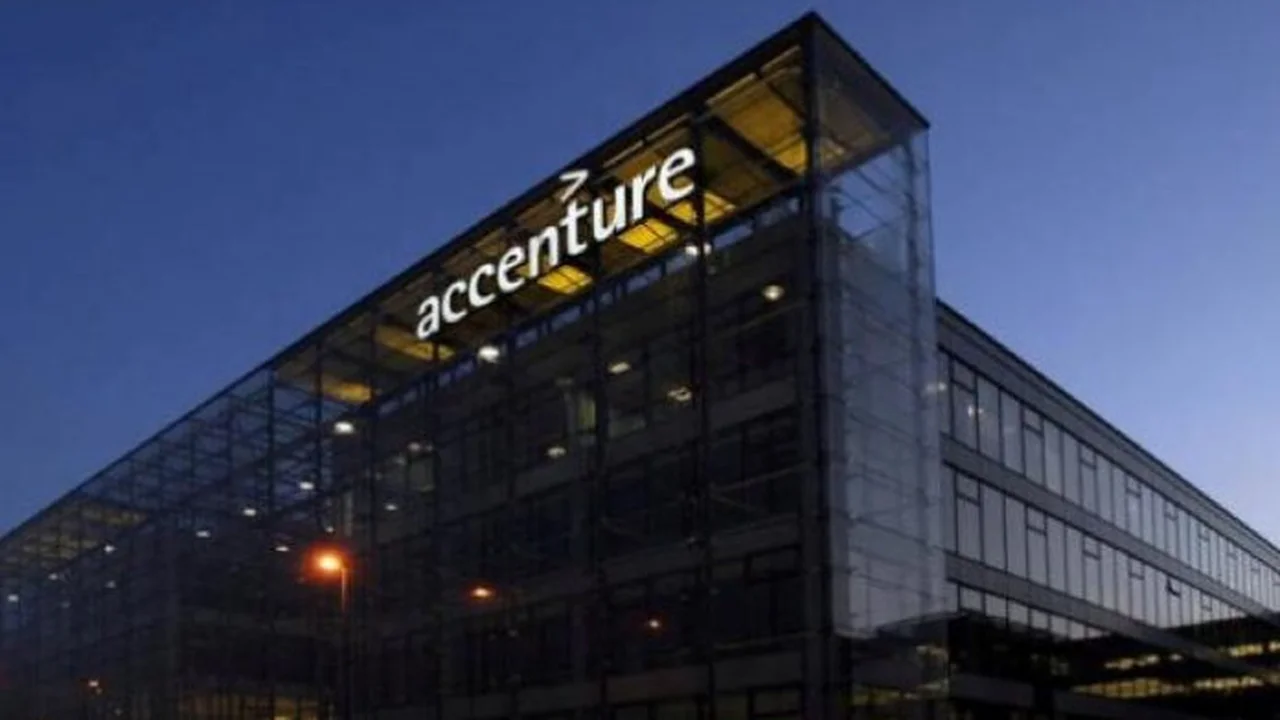 Accenture invierte y ofrece servicio software a bancos y fintechs