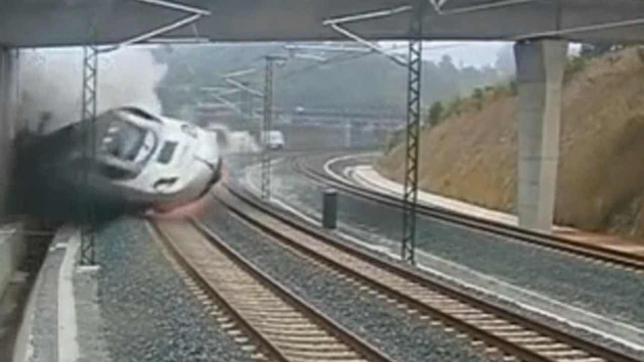 Así­ fue el accidente de tren en España que dejó, al menos, 80 muertos ...