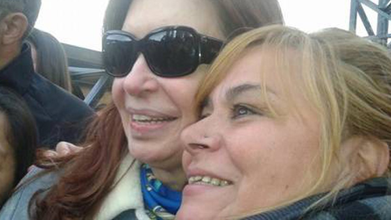 Cristina se refugia en el Calafate en medio del escándalo por Hotesur Cristina se refugia en el Calafate en medio del escándalo por Hotesur