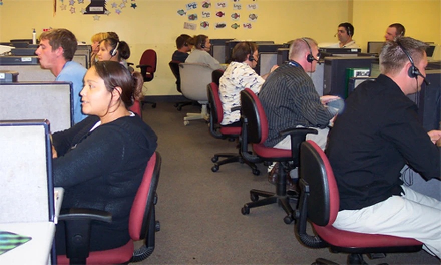 Los call centers prevén contratar a 100.000 personas