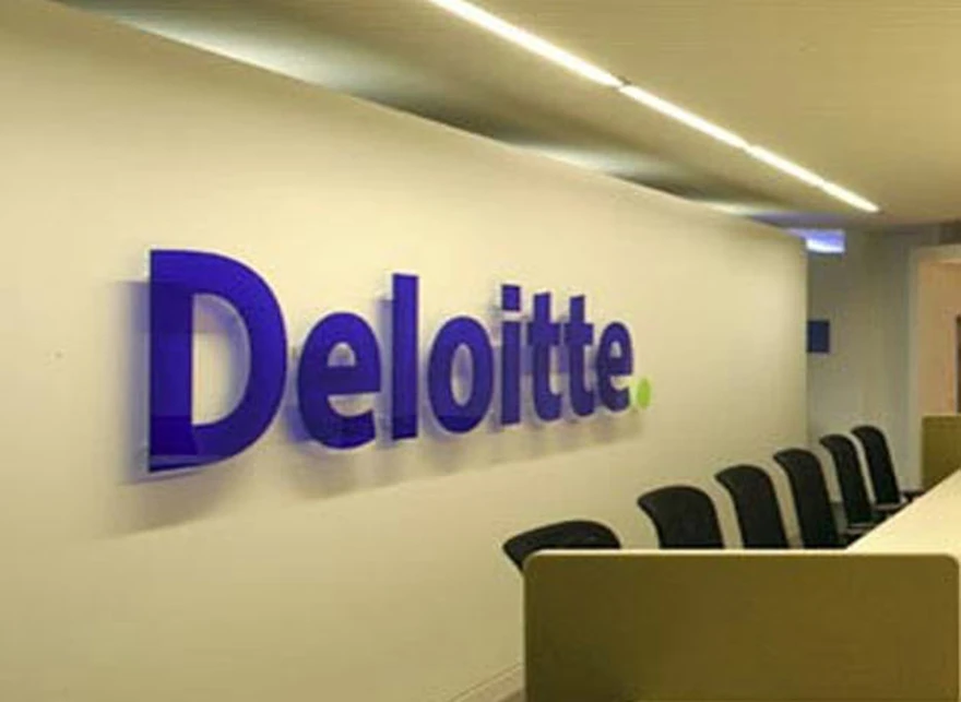 Deloitte lanza una campaña de reclutamiento en los subtes