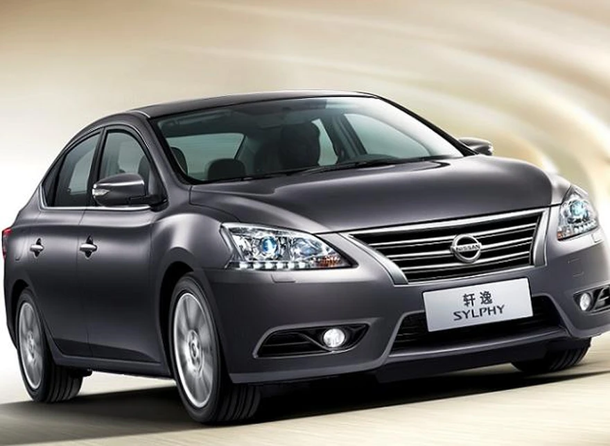 Nissan presentó el nuevo sedán global que nace de la unión de dos modelos