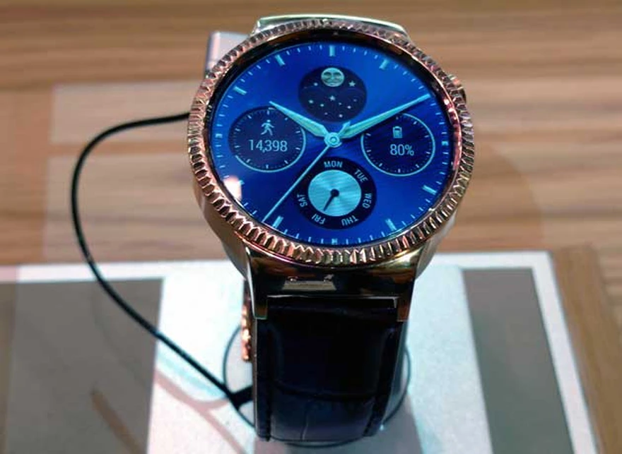 Los "smartwatches" apuestan al diseño y el lujo para seducir a ...