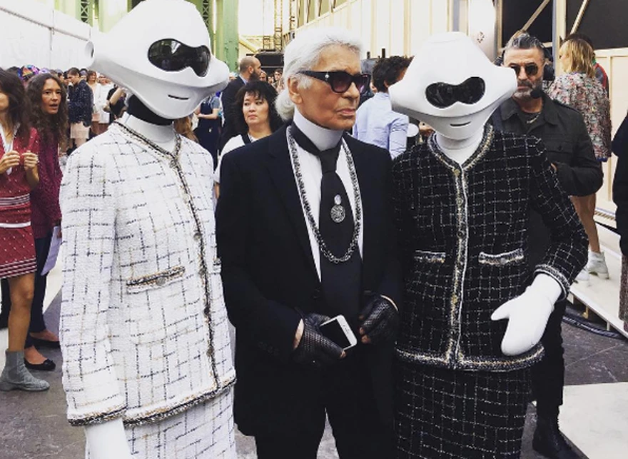 Moviendo los chips: robots de Chanel causan sensación en show de moda ...