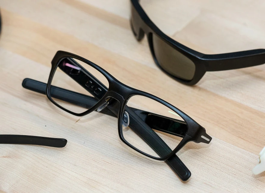 Intel crea anteojos inteligentes "indistinguibles" de los normales