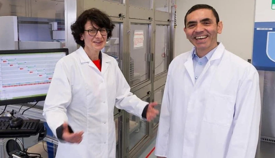 Esta es la historia de amor que hay detrás de la vacuna de Pfizer